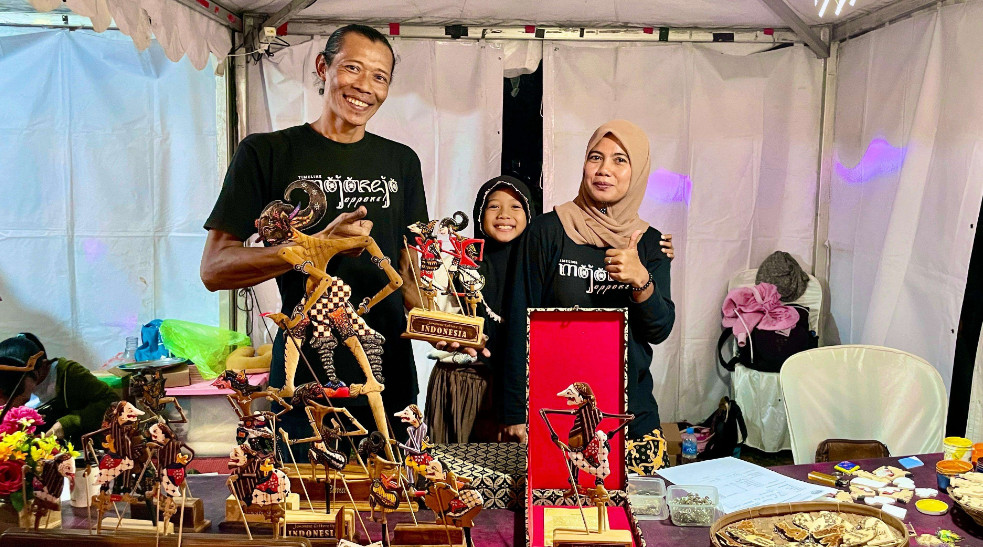 Joko Suwiono: Dari Limbah Kayu Menembus Pasar Dunia dengan Wayang Karya ...